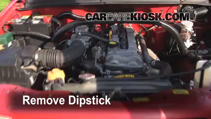 Oil & Filter Change Chevrolet Tracker (1999-2004) - 2000 Chevrolet ...